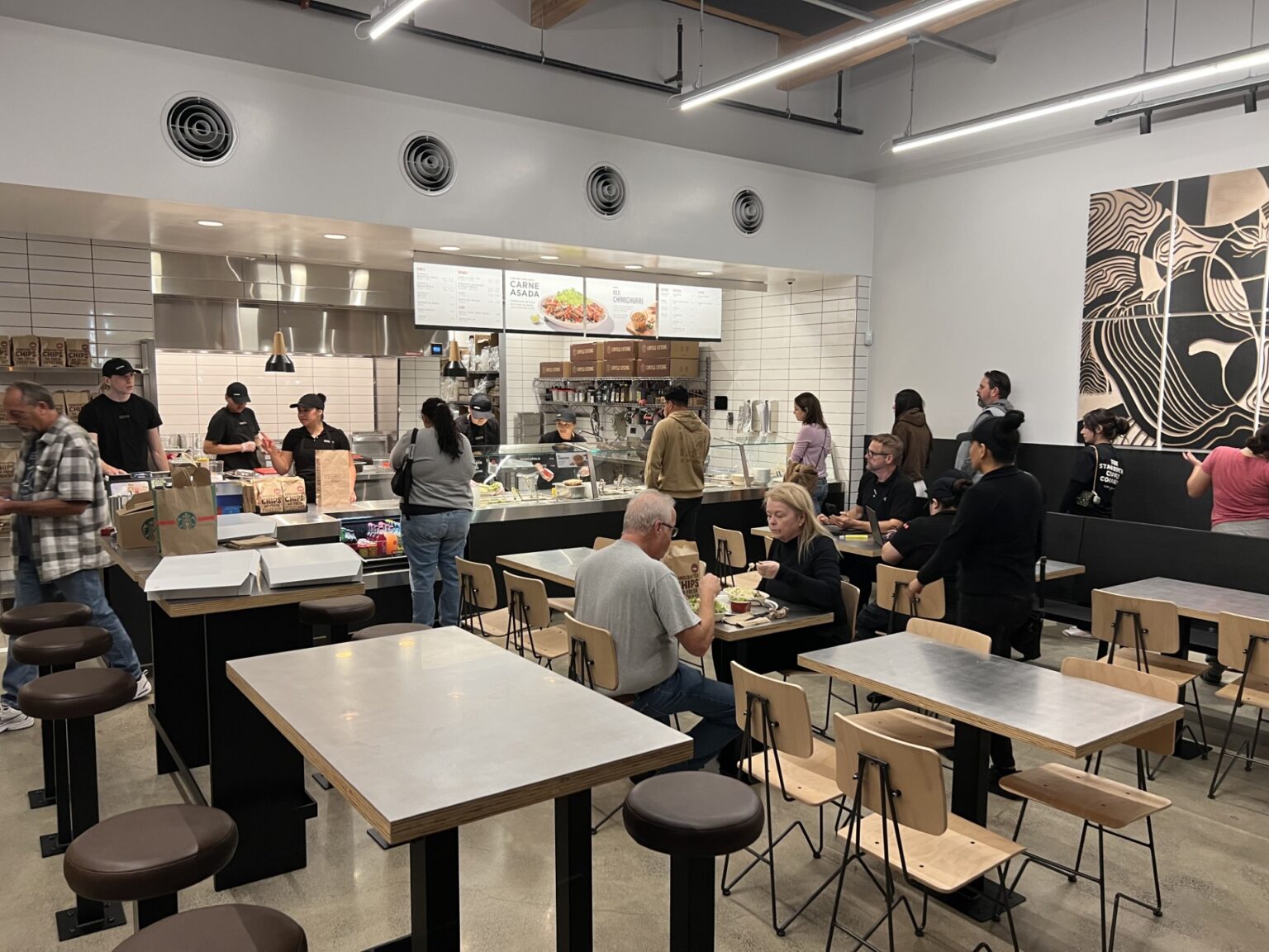 Chipotle opens new location in Oakley with “Chipotlane” drive-thru ...